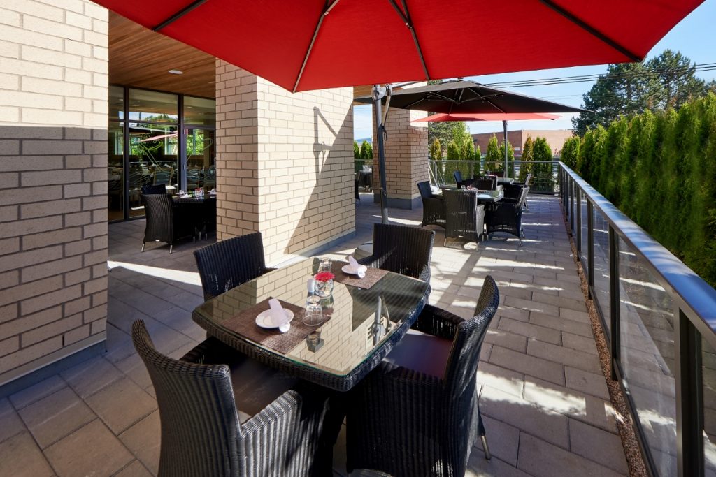 Legacy Dining Room Patio - Legacy Senior Living